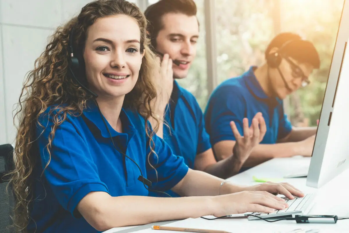 How can a virtual receptionist improve customer retention?